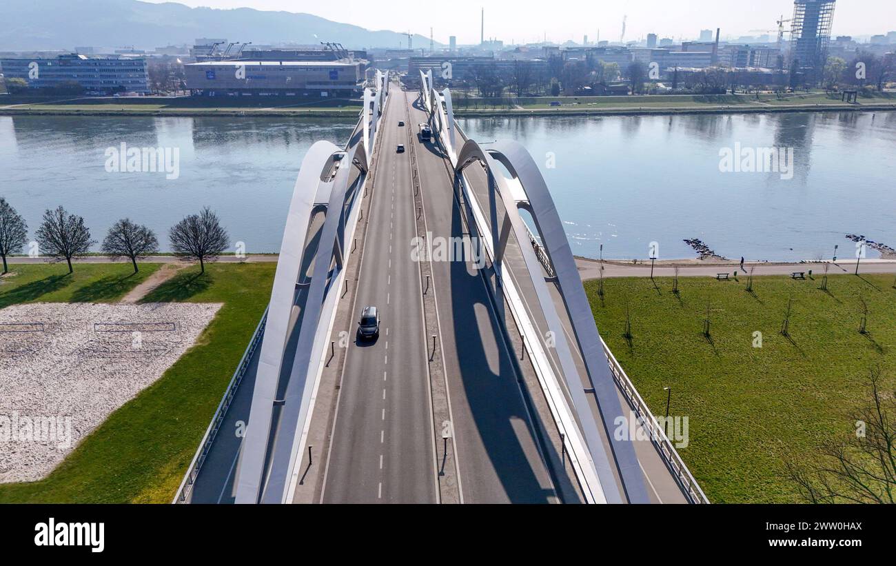 Eisenbahnbruecke, Neue Linzer Donaubruecke 20.03.2024, Linz, AUT ...