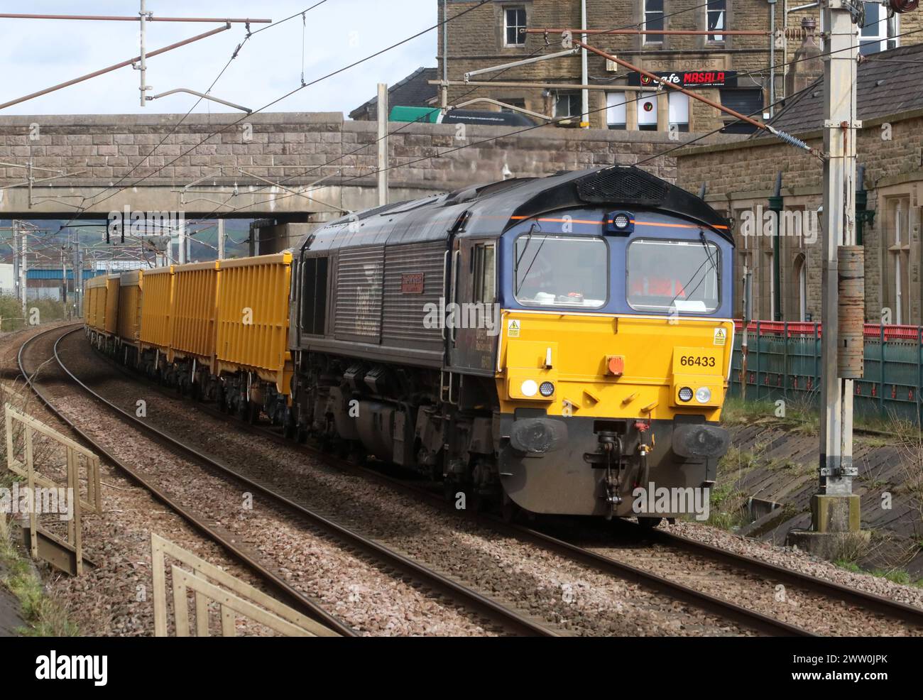 DRS class 66, 66433 named Carlisle Power Signal Box at Carnforth on the ...