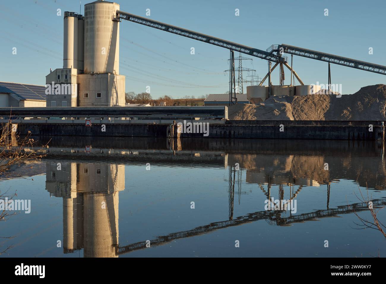 Riverfront manufacturing hi-res stock photography and images - Alamy