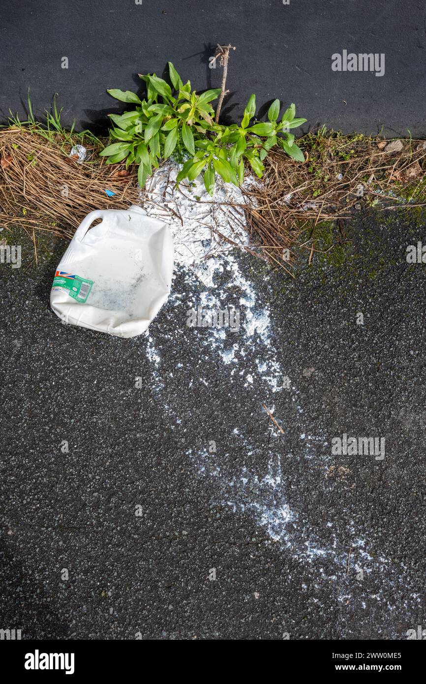 Spilled milk hi-res stock photography and images - Alamy