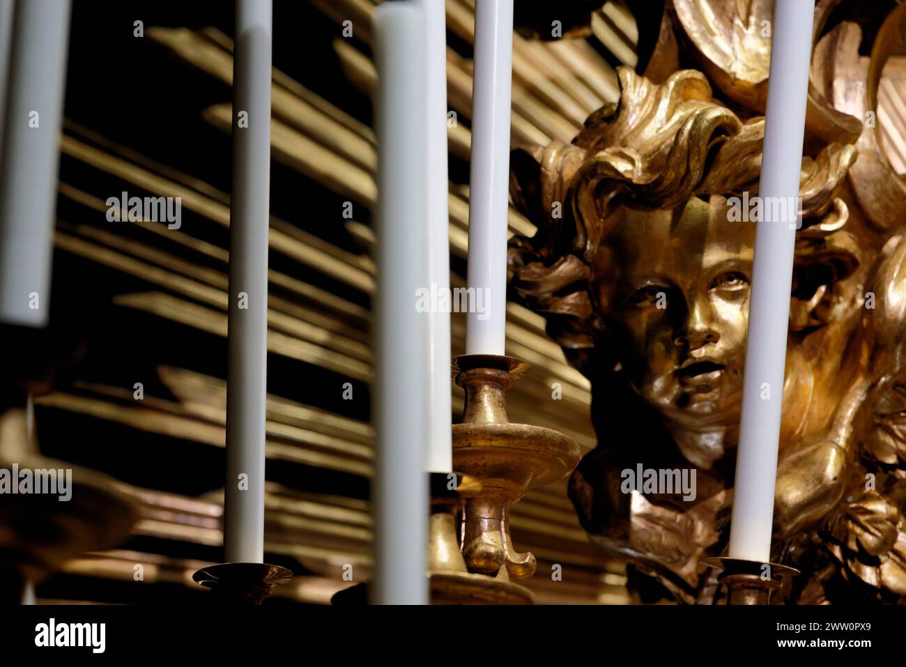 An infinity of lights is gilding the carvings of the Altar Machine in ...