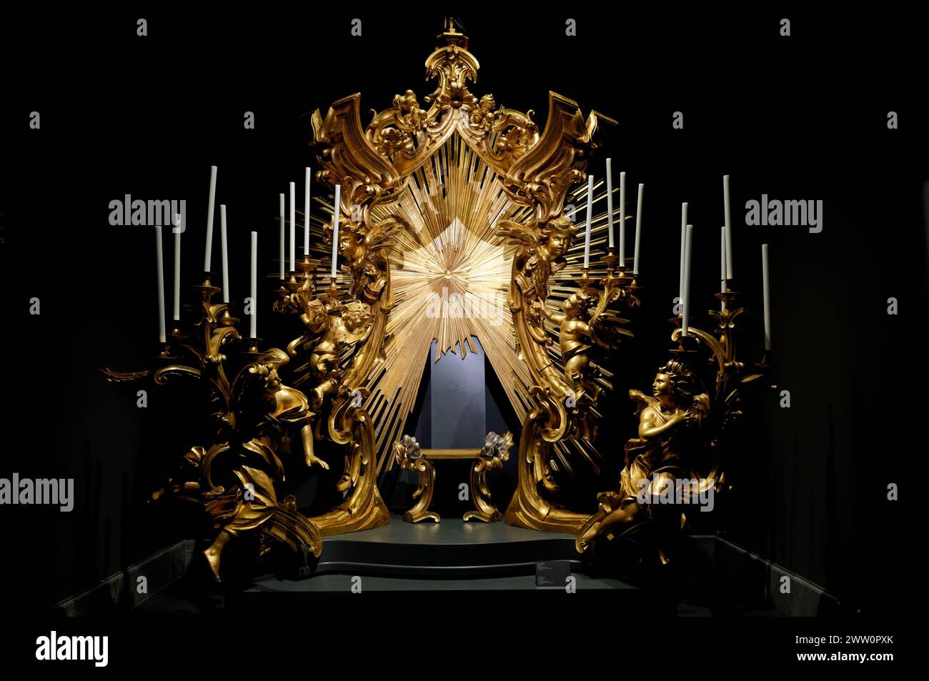 An infinity of lights is gilding the carvings of the Altar Machine in ...