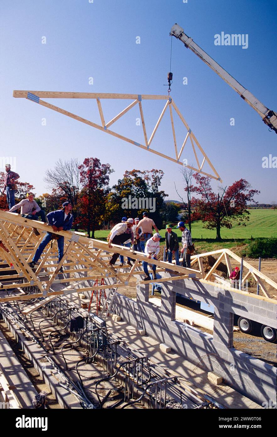Amish barn raising hi-res stock photography and images - Alamy