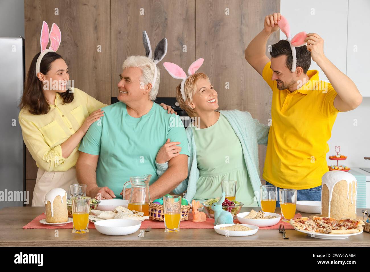 Family having festive easter hi-res stock photography and images - Alamy