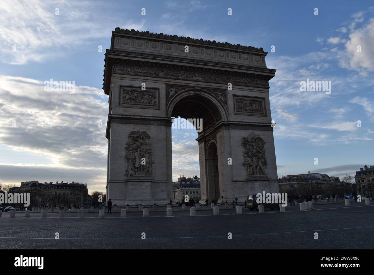 L'ARC DE TRIOMPHE - PARIS Stock Photo - Alamy