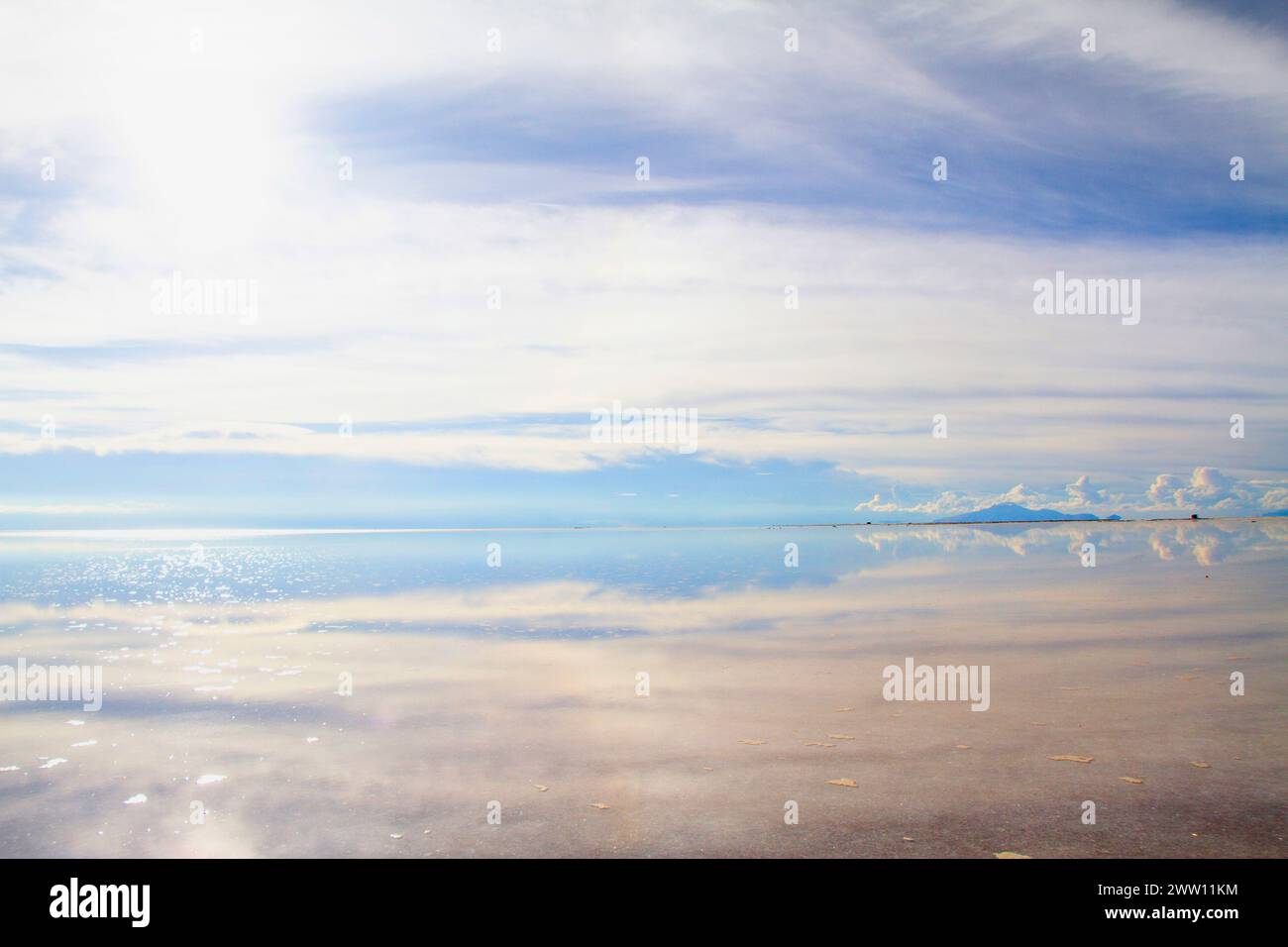 Fondo de nubes de cielo azul hi-res stock photography and images - Alamy