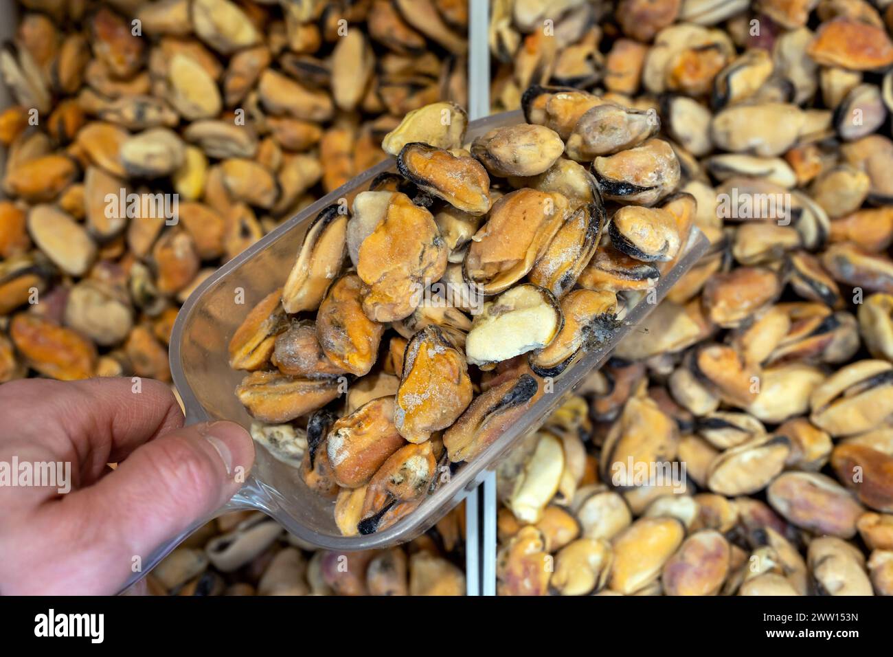 Frozen seafood box hi-res stock photography and images - Alamy