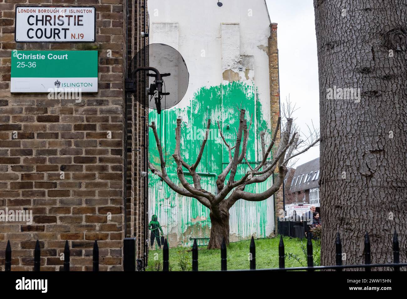 Islington council social housing sign hi-res stock photography and ...