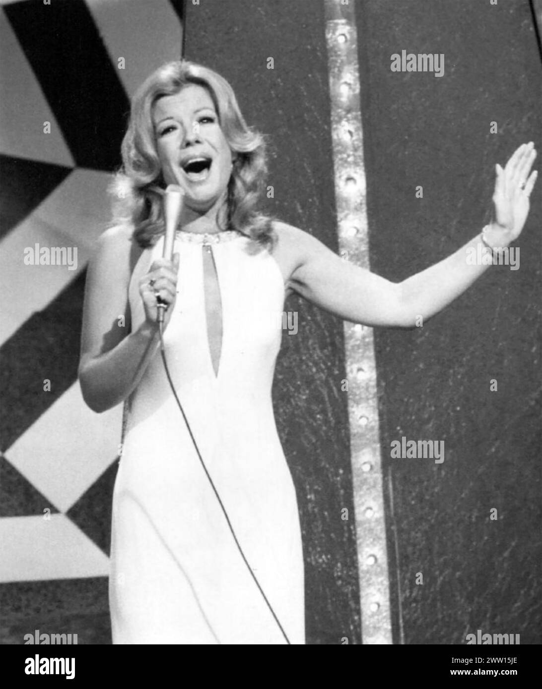 VIKKI CARR (American singer in 1974 Stock Photo - Alamy