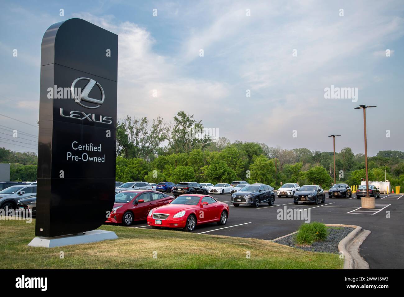 Pre owned cars sign hi-res stock photography and images - Alamy