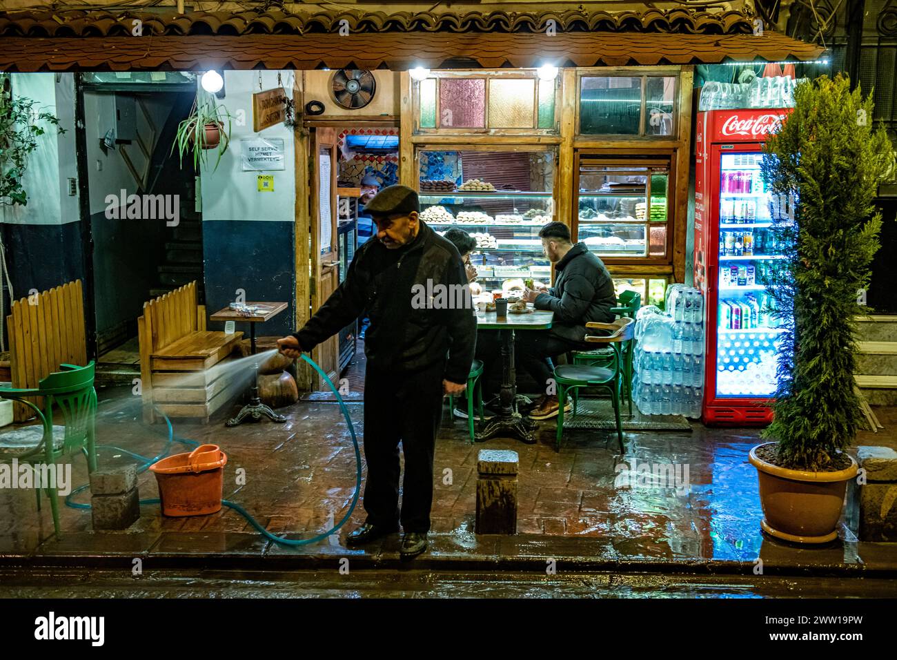 Working people in istanbul hi-res stock photography and images - Alamy