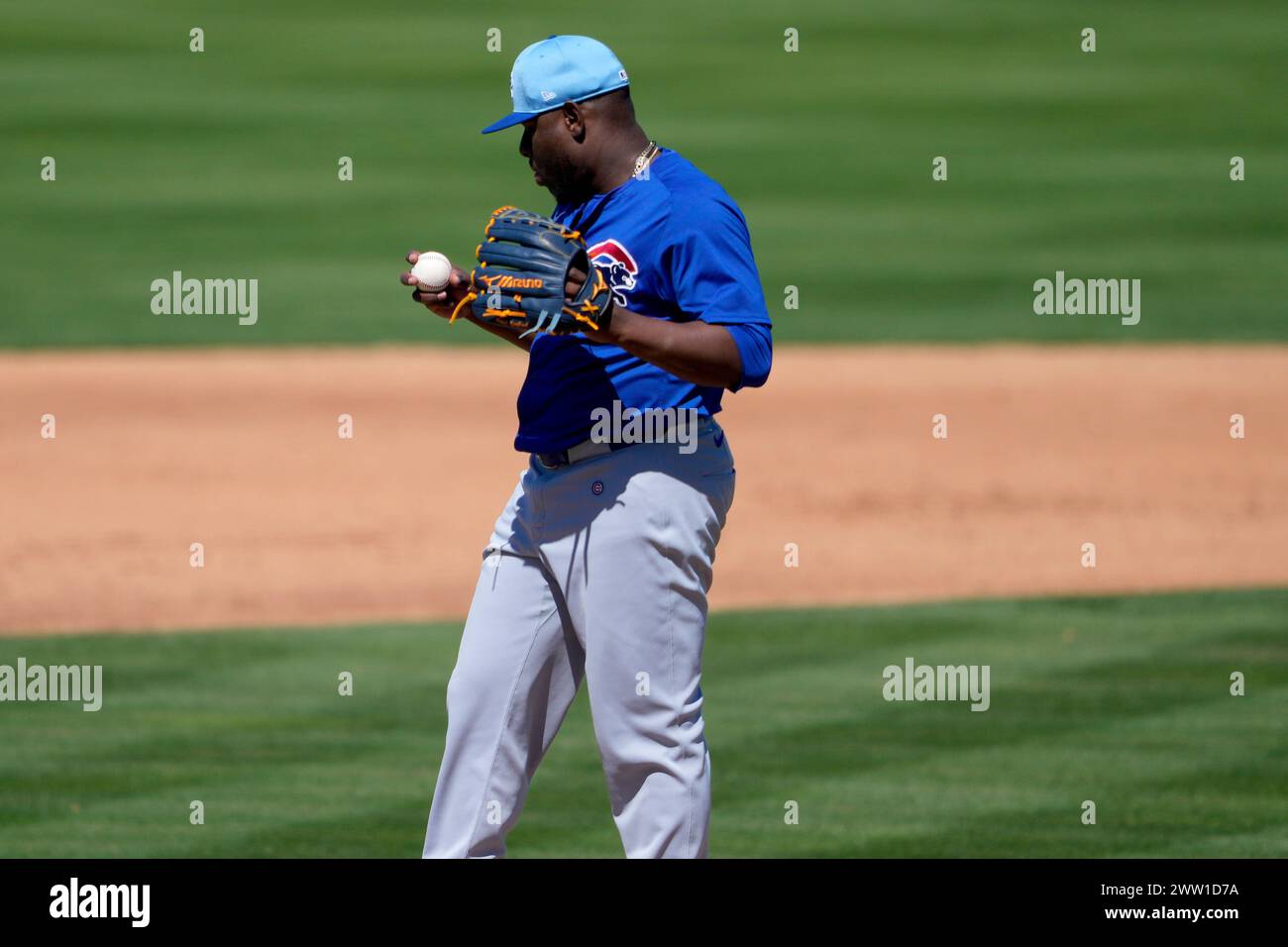 Chicago Cubs pitcher Héctor Neris looks at the ball after giving up a ...