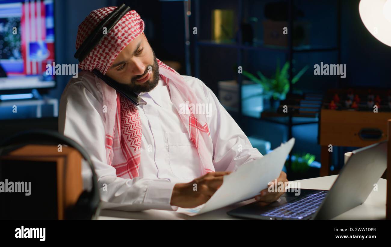 Arabic employee office hi-res stock photography and images - Alamy