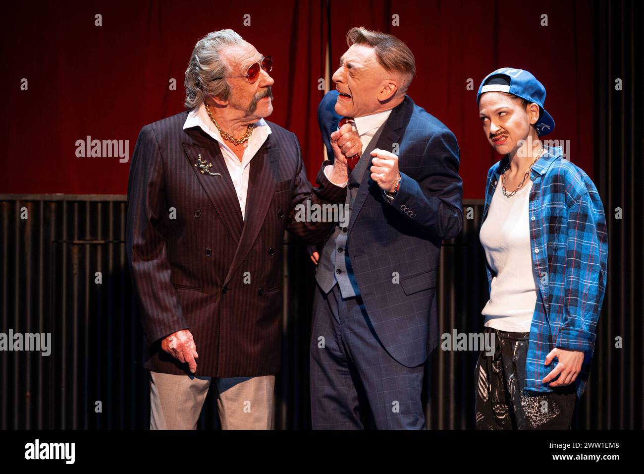 Comedy kostum hi-res stock photography and images - Alamy