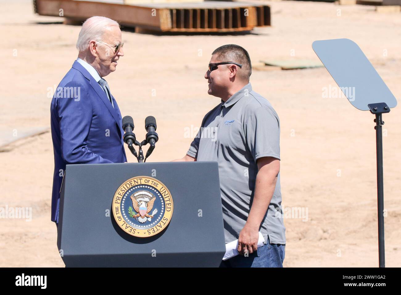 Second generation sheet metal worker Tilton Dixon introÕs President Joe ...