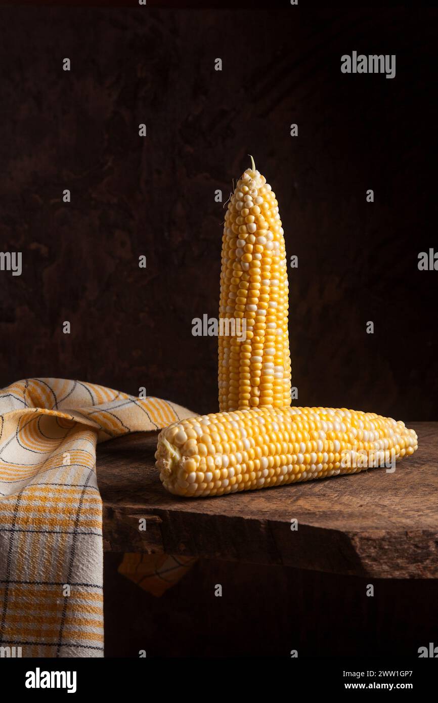 Two ears sweet corn hi-res stock photography and images - Alamy