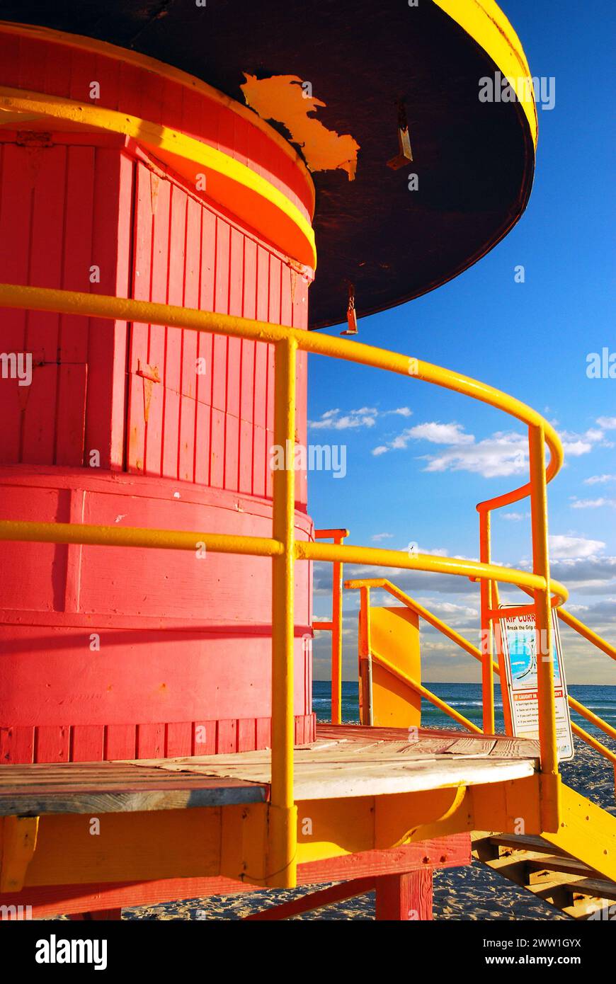 Bright pink lifeguard tower hi-res stock photography and images - Alamy