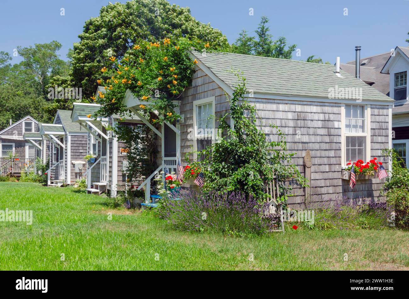 Truro ma cape cod row cottages hi-res stock photography and images - Alamy