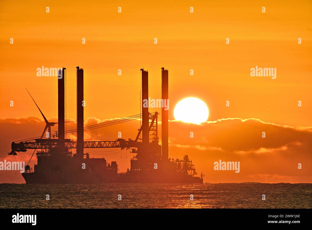 Vole Au Vent Offshore supply ship Jack up rig anchored in the North sea ...