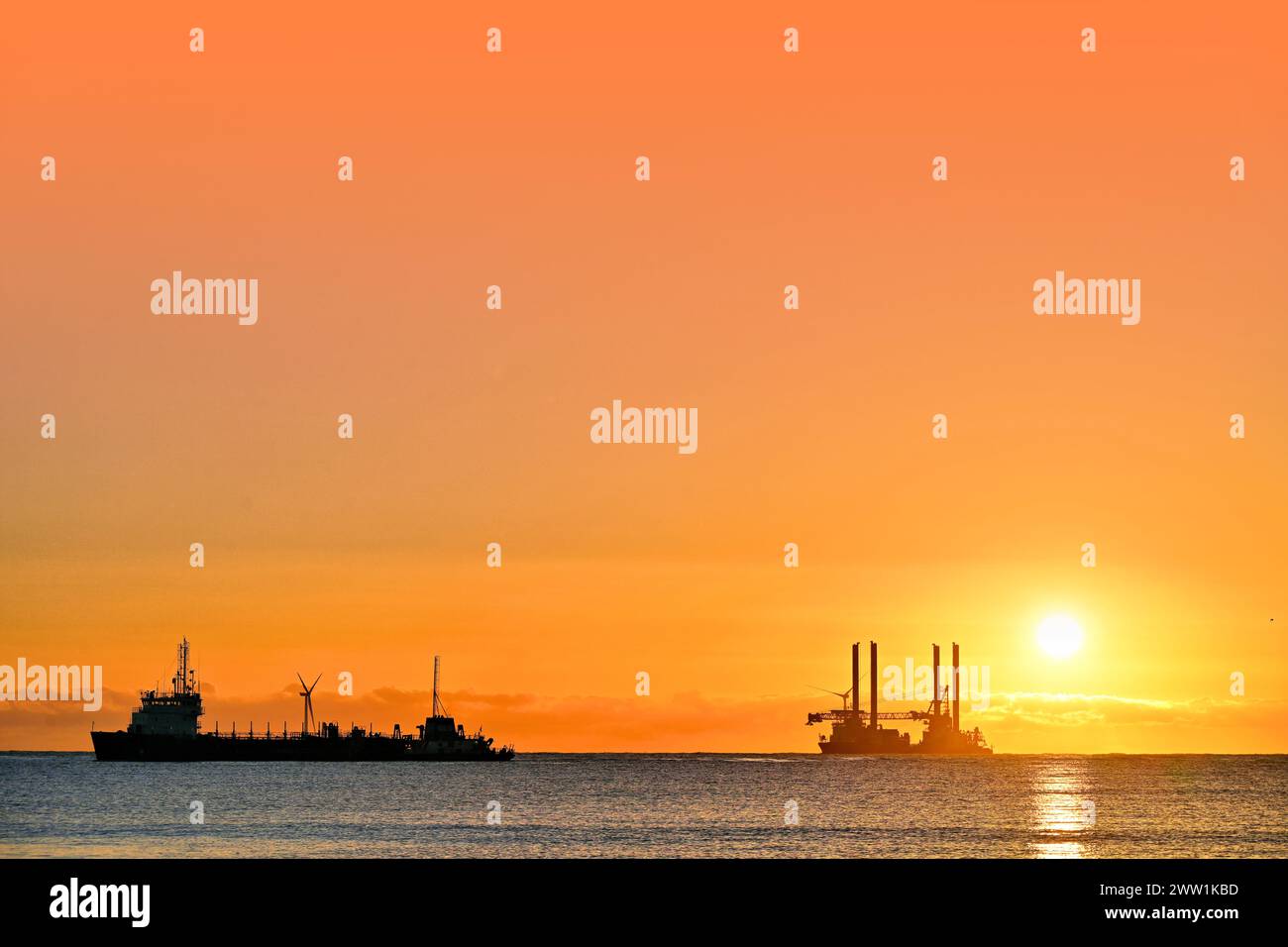 Vole Au Vent Offshore supply ship Jack up rig anchored in the North sea ...