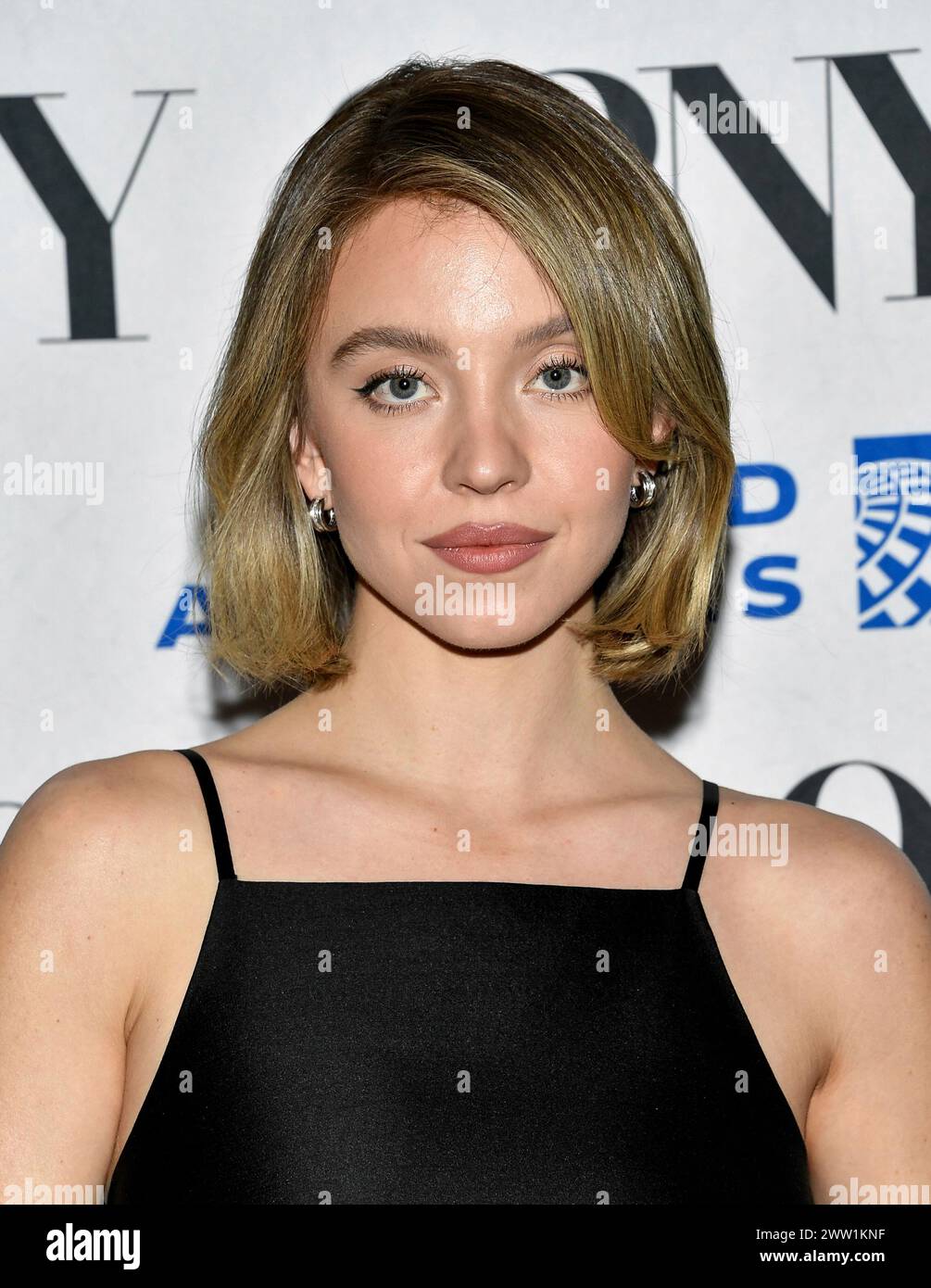 Actor Sydney Sweeney poses backstage before discussing her new film ...