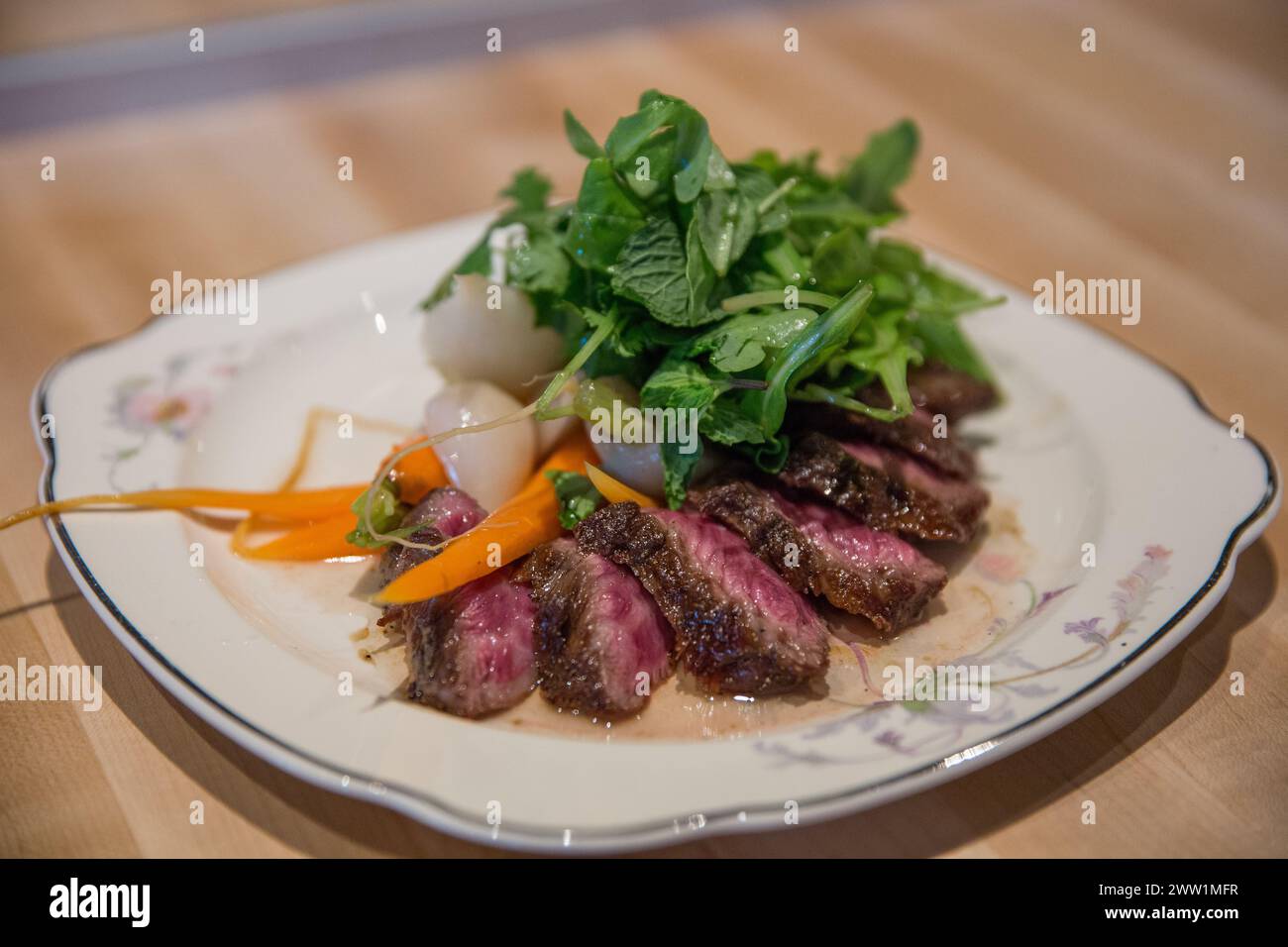Steak entree hi-res stock photography and images - Alamy