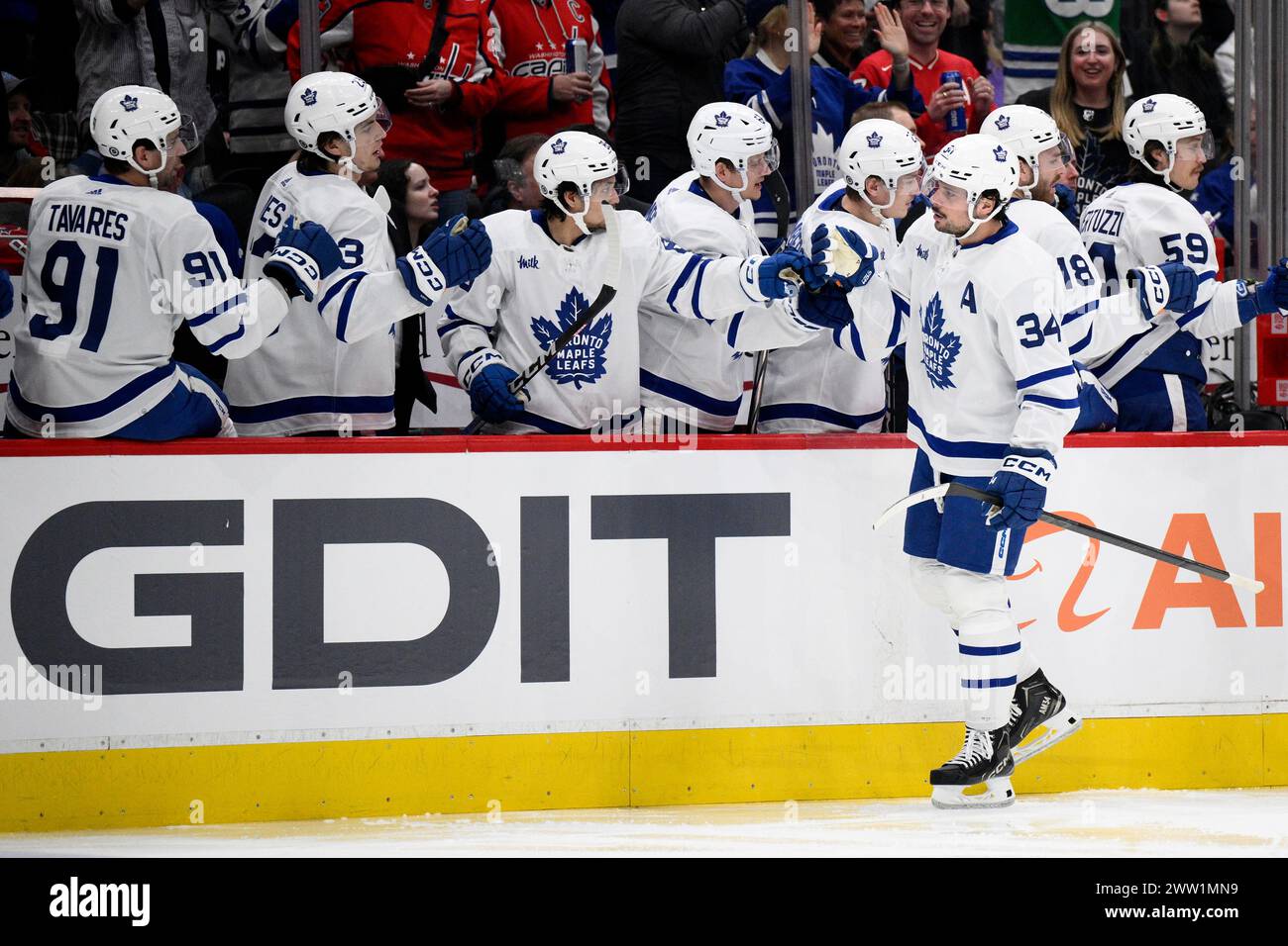 Toronto Maple Leafs center Auston Matthews (34) celebrates his goal ...