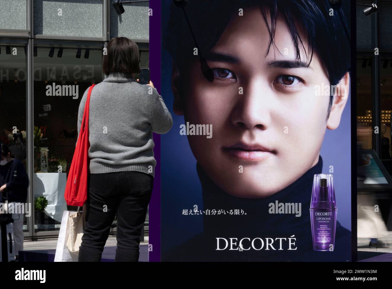 LA Dodgers player Shohei Ohtani on Decort cosmetics advertisement in ...