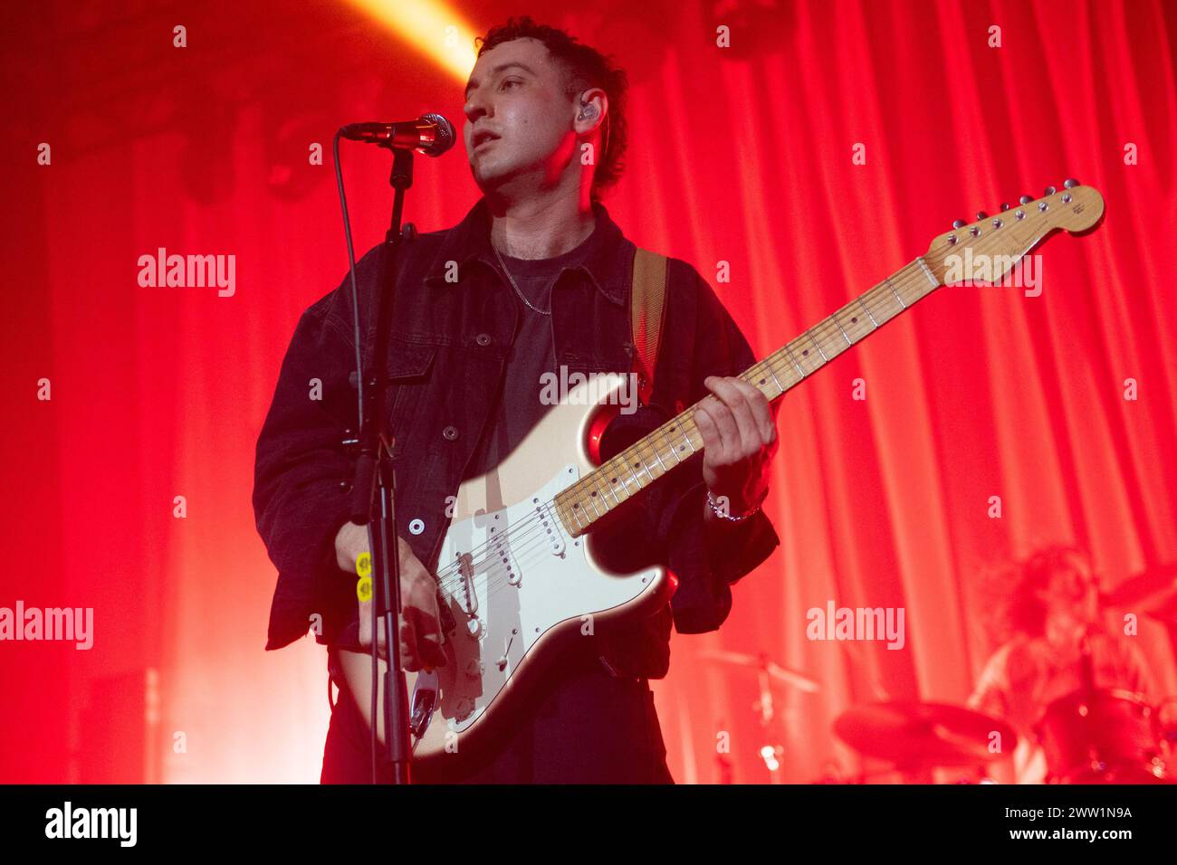 Lead singer henry camamile hi-res stock photography and images - Alamy