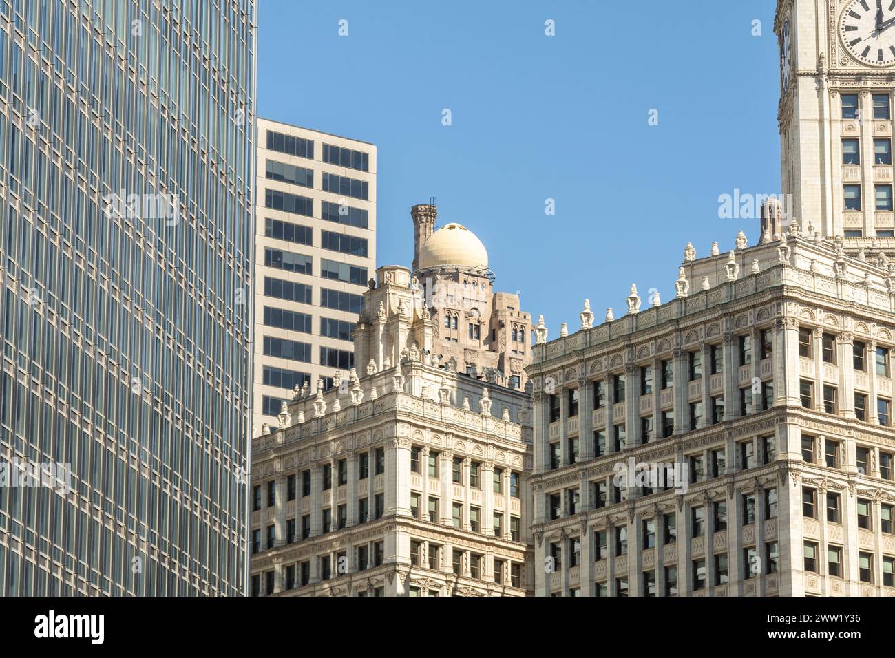 Architecture and details of the diverse buildings in downtown Chicago ...