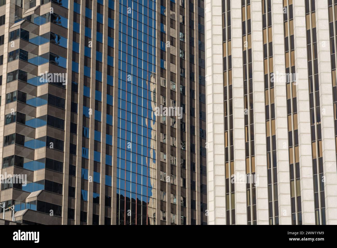 Architecture and details of the diverse buildings in downtown Chicago ...