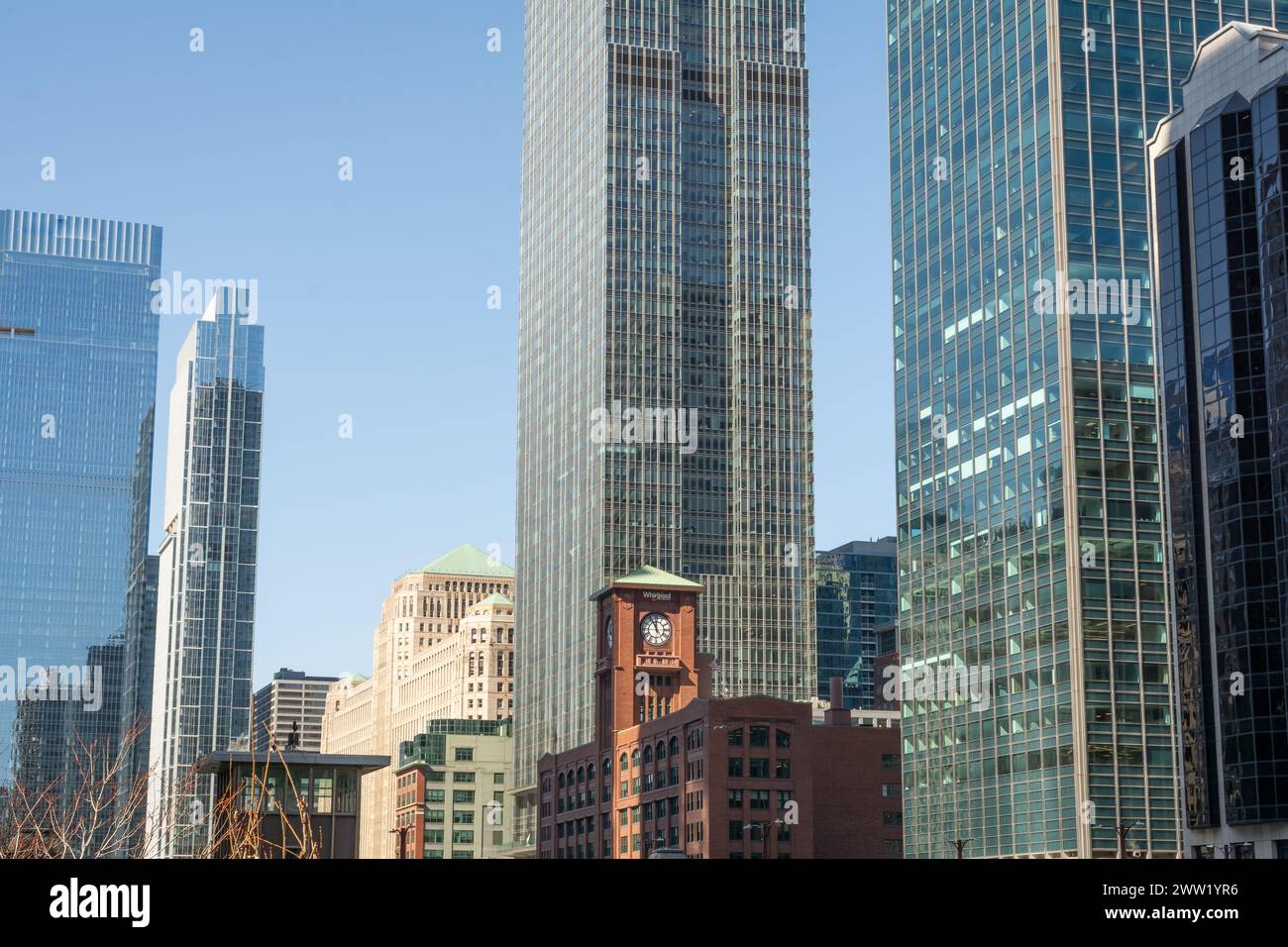 Architecture and details of the diverse buildings in downtown Chicago ...