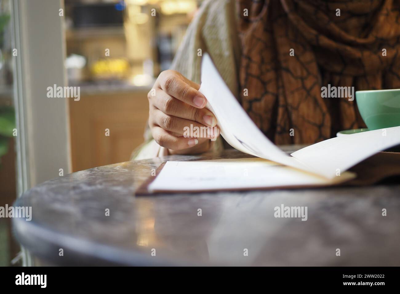 Women hand reading food menu hi-res stock photography and images - Alamy