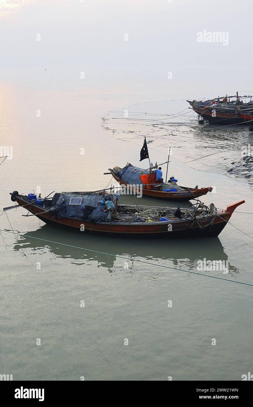 hanra, beautiful fishing village near small town diamond harbour ...