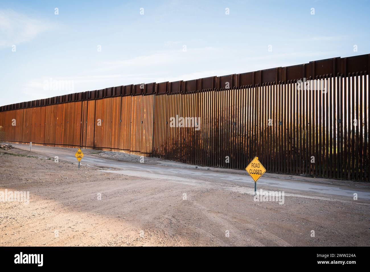 The US border wall between Lukeville Arizona and Sonoyta Mexico Stock ...
