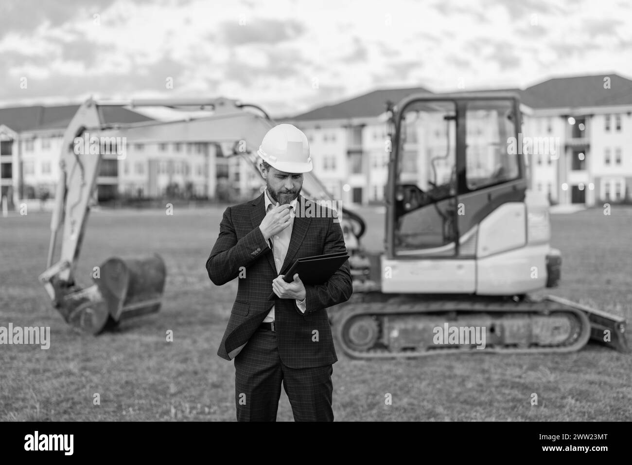 thinking construction inspector engineer architecting at site ...