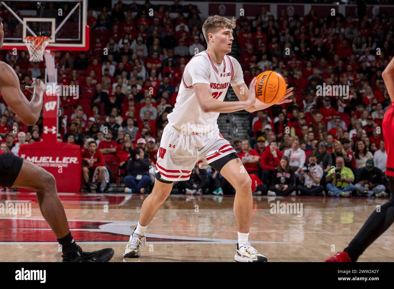 Wisconsin Badgers forward Nolan Winter (31) handles the ball during a ...