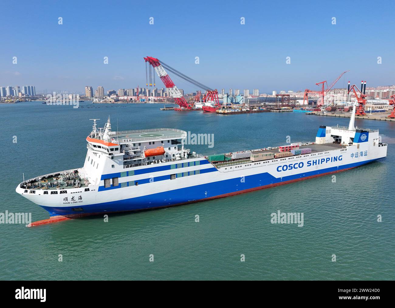 YANTAI, CHINA - MARCH 19, 2024 - A cargo roller ship carrying a sling ...