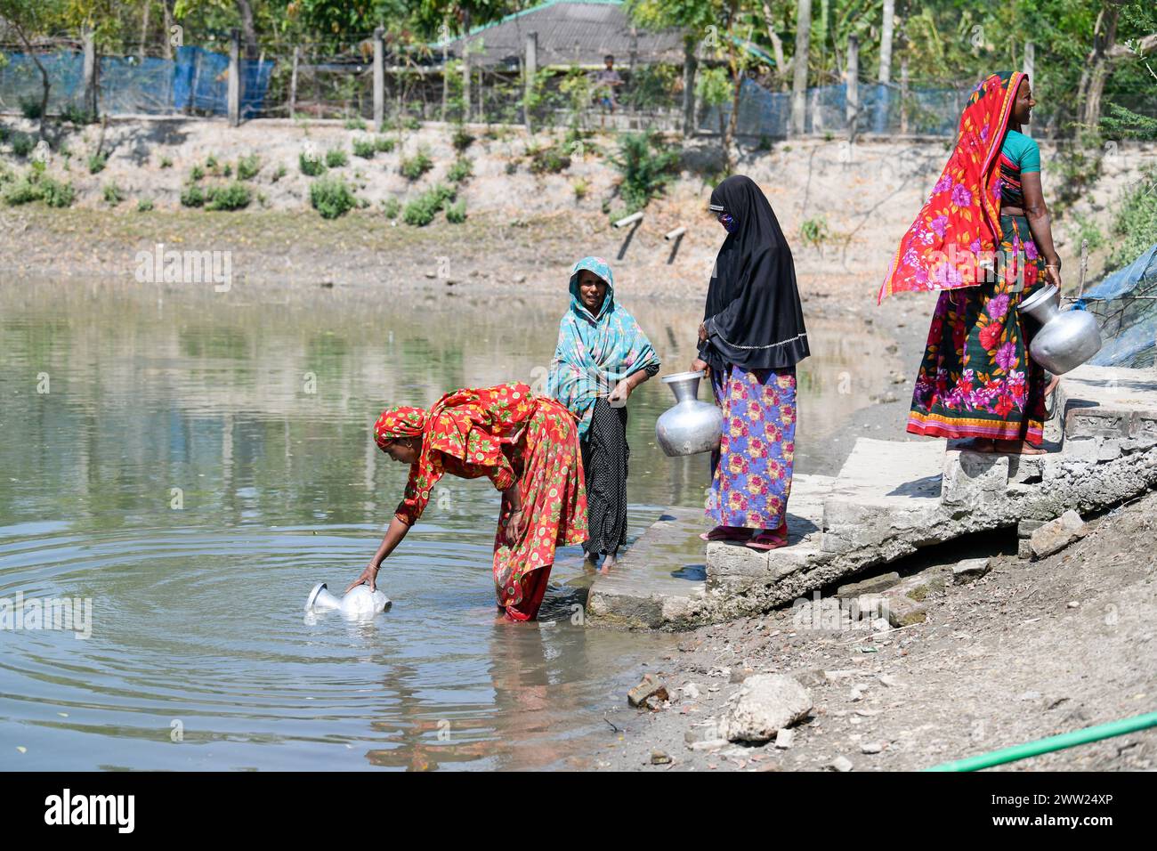 Women collecting drinking water from a pond at Shyamnagar Gabura in ...