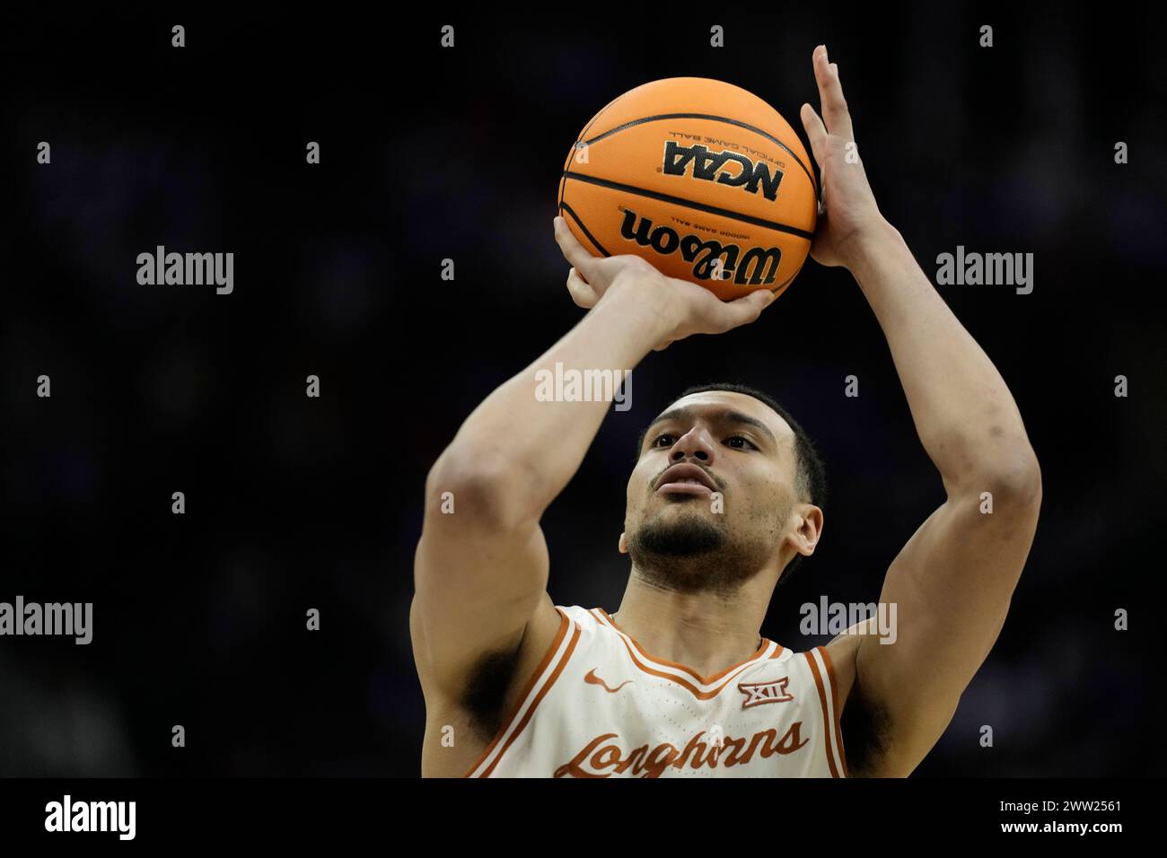 Texas forward Dylan Disu shoots during the second half of an NCAA ...