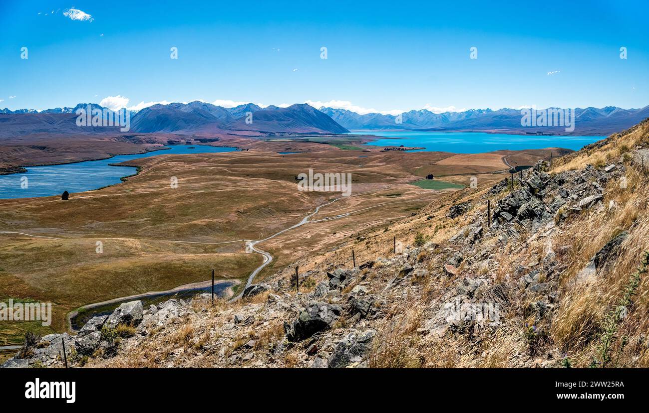 With the Southern alps in the background Lake Alexandrina is on the ...