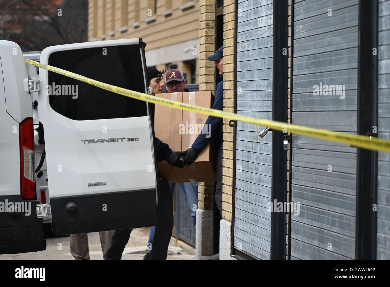 FBI agents load boxes of evidence collected from a warehouse into a ...