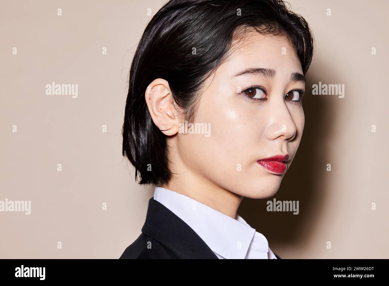 Woman in suit and tie hi-res stock photography and images - Alamy