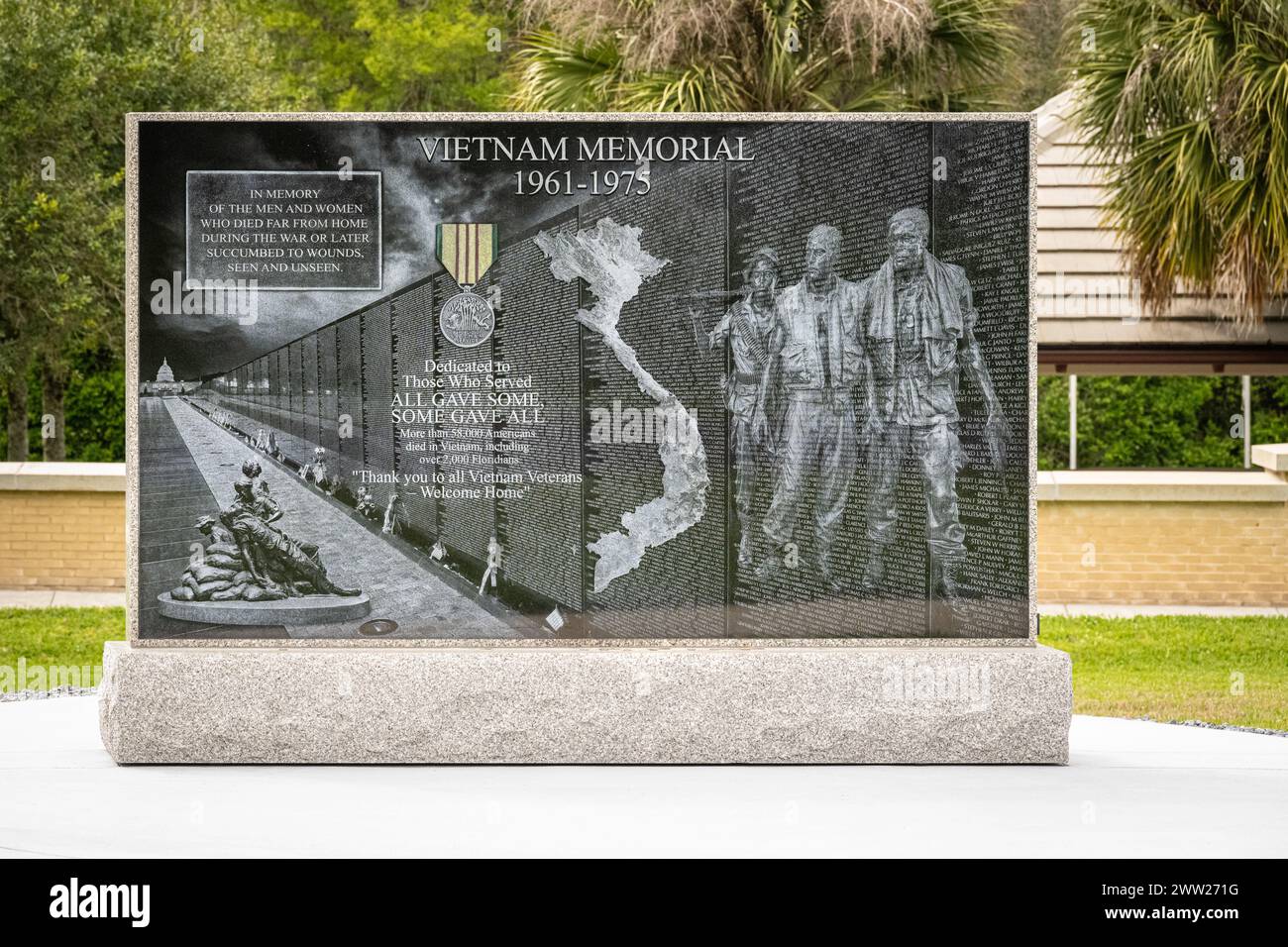 Vietnam War Memorial at Florida National Cemetery in Bushnell, Florida ...