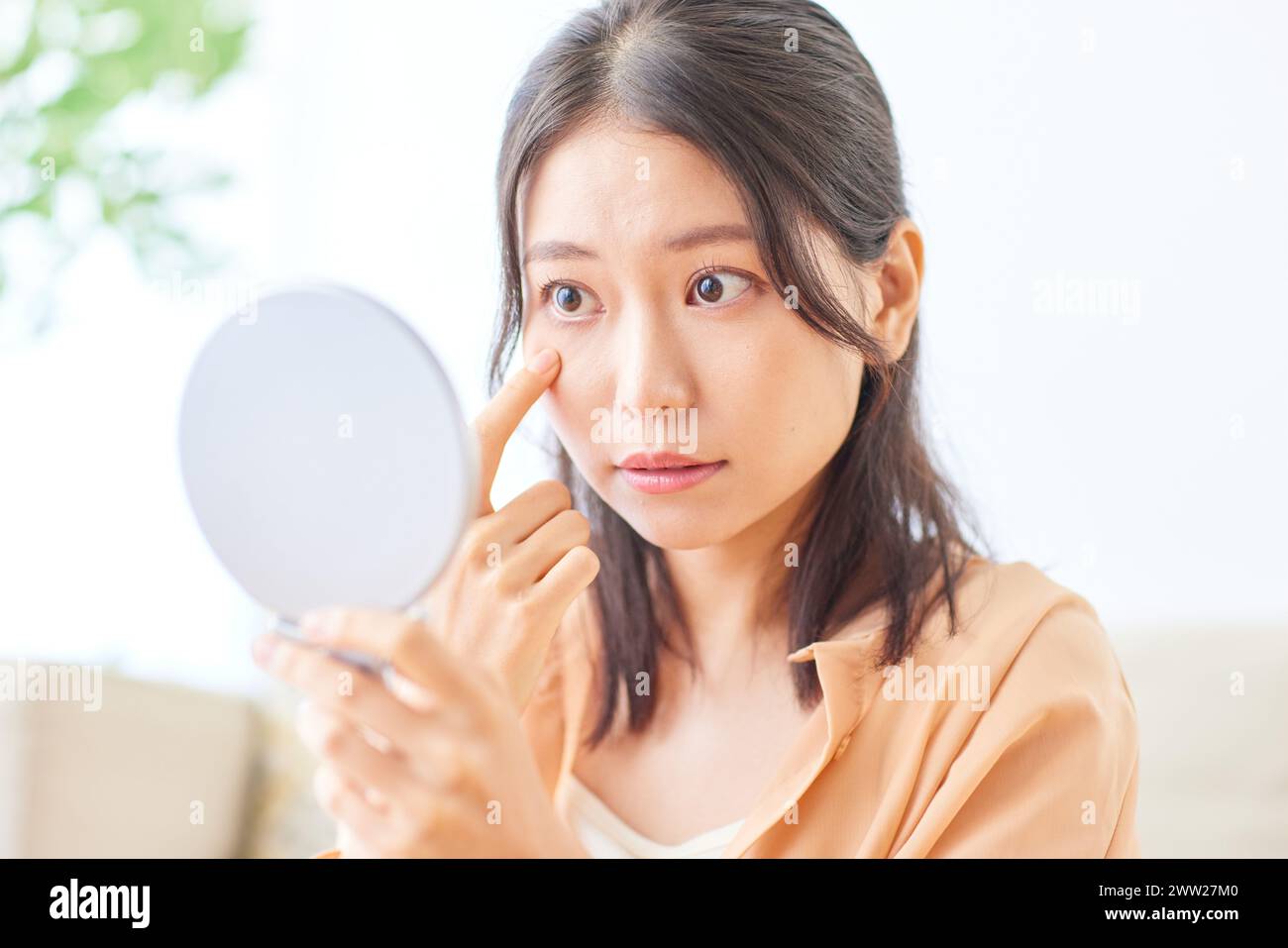 Unsatisfied woman looking mirror hi-res stock photography and images ... Unsatisfied woman looking mirror hi-res stock photography and images ...