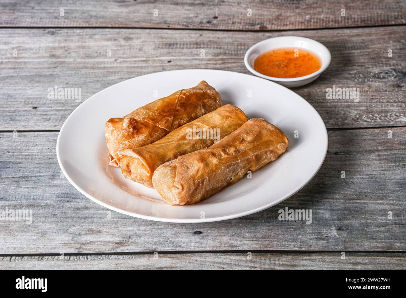 Traditional chinese crispy fried stuffed springroll Stock Photo - Alamy