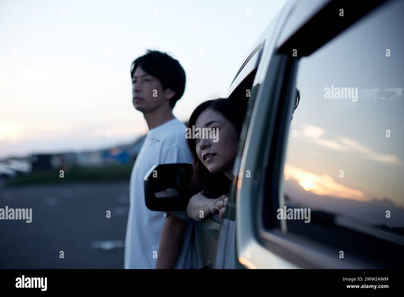 Back of man and women in car hi-res stock photography and images - Alamy