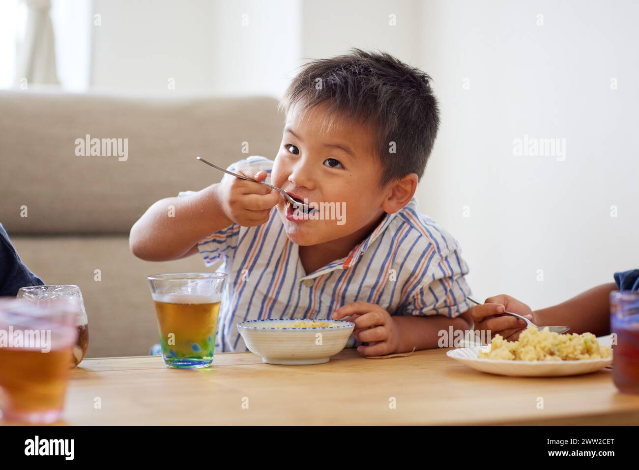 Children sitting table one hi-res stock photography and images - Alamy