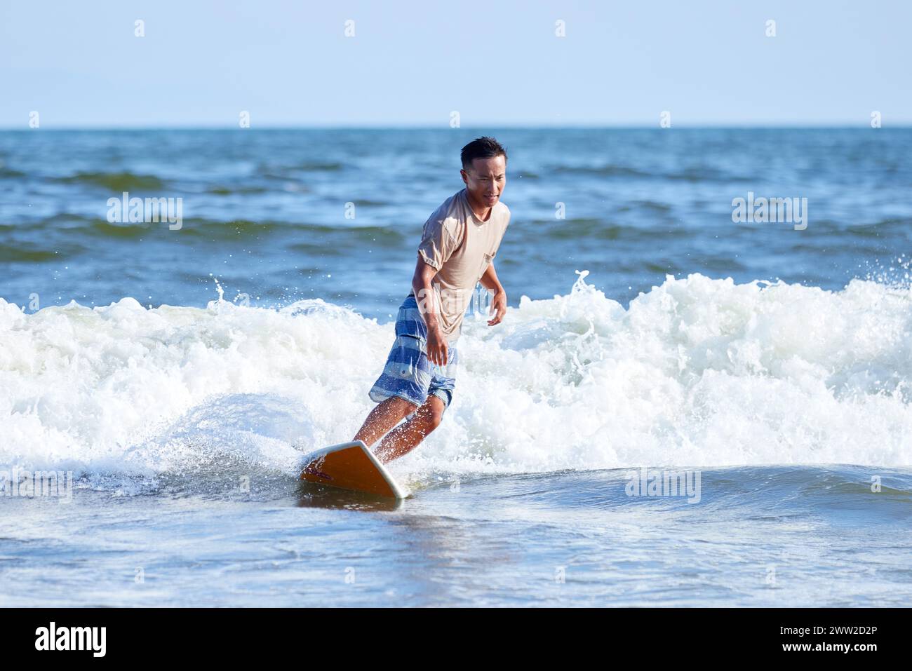Asian man surfing ocean hi-res stock photography and images - Alamy