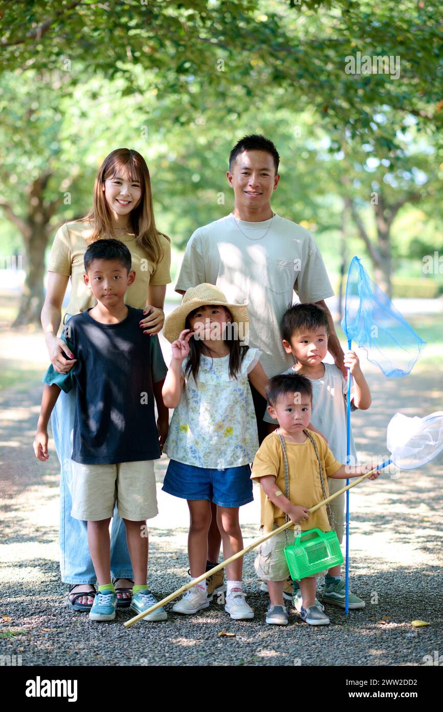 Family of six 6 people hi-res stock photography and images - Alamy